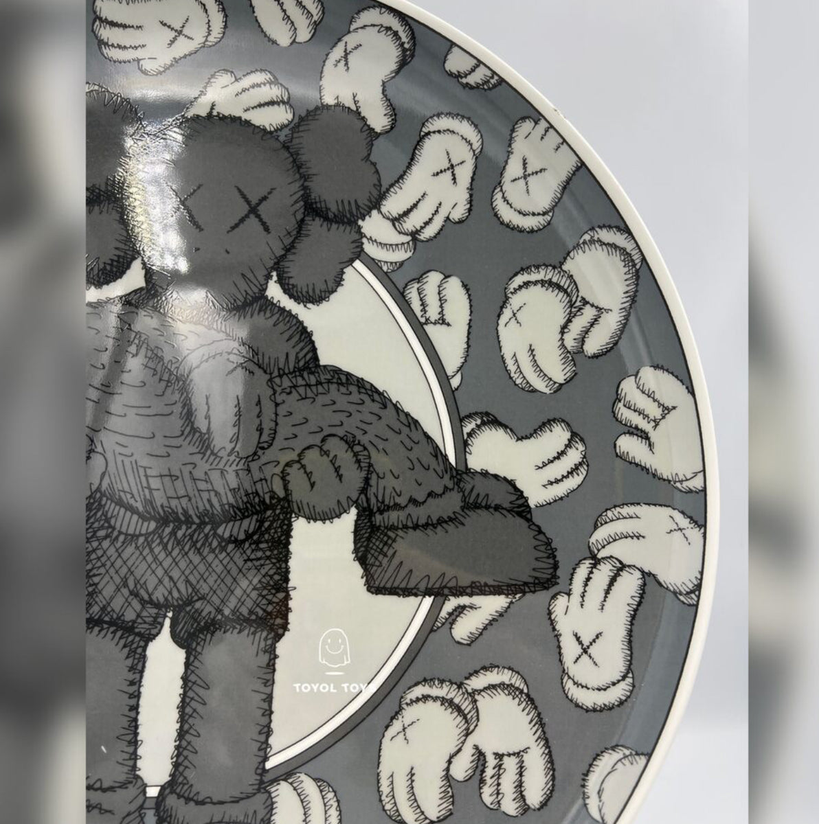 KAWS - NGV GALA Plates (White & Black) (Complete set of 2) – Toyol Toys